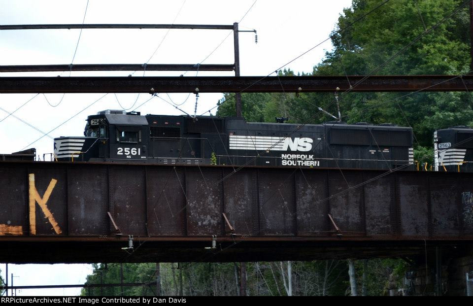 NS SD70 2561 trails on 66Z